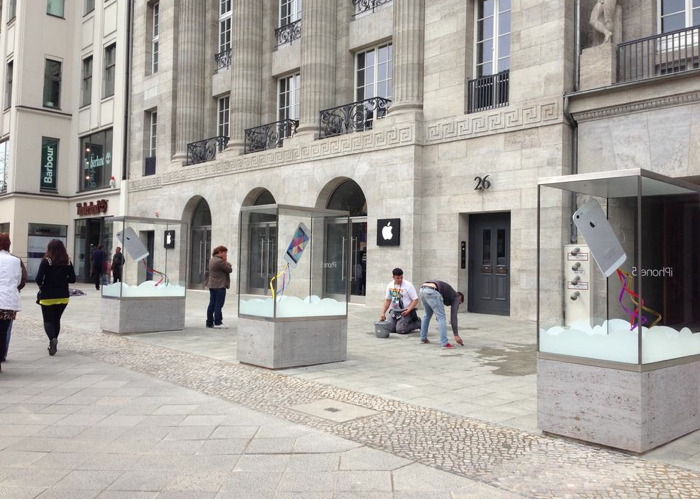 La nueva Apple Store de Berlín luce vitrinas antes de su apertura oficial